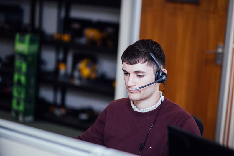 Why should you Outsource your IT- Repair Call-Logging Helpdesk - First ...